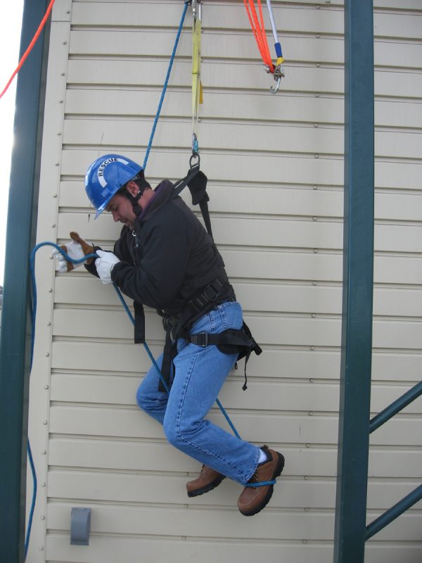 Fall Protection EM-385-1-1: USACE Requirements | D2000 Safety
